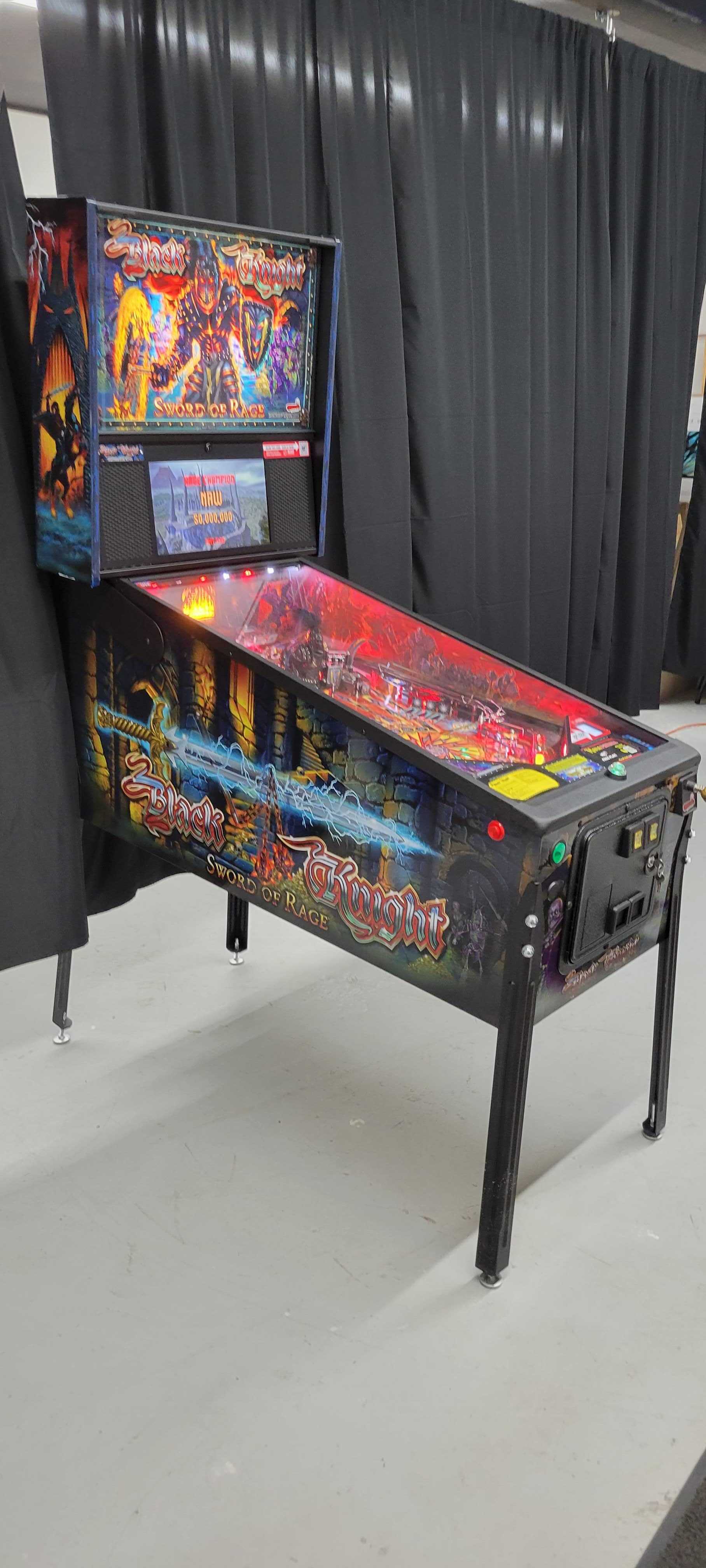 Black Knight ‘Sword of Rage’ Pro Pinball Machine by Stern [NEW] [DEPOS ...